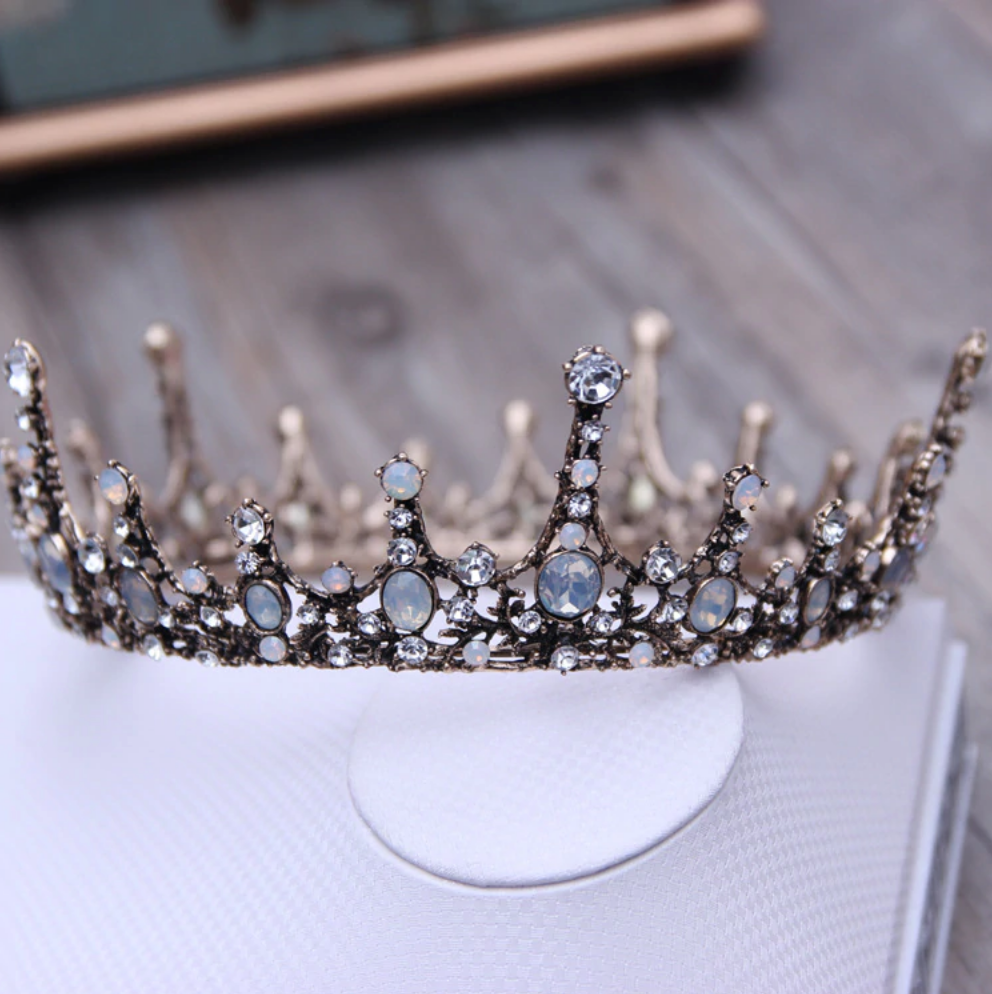 Dreamy Royal Vintage Crown – FairytaleCreators