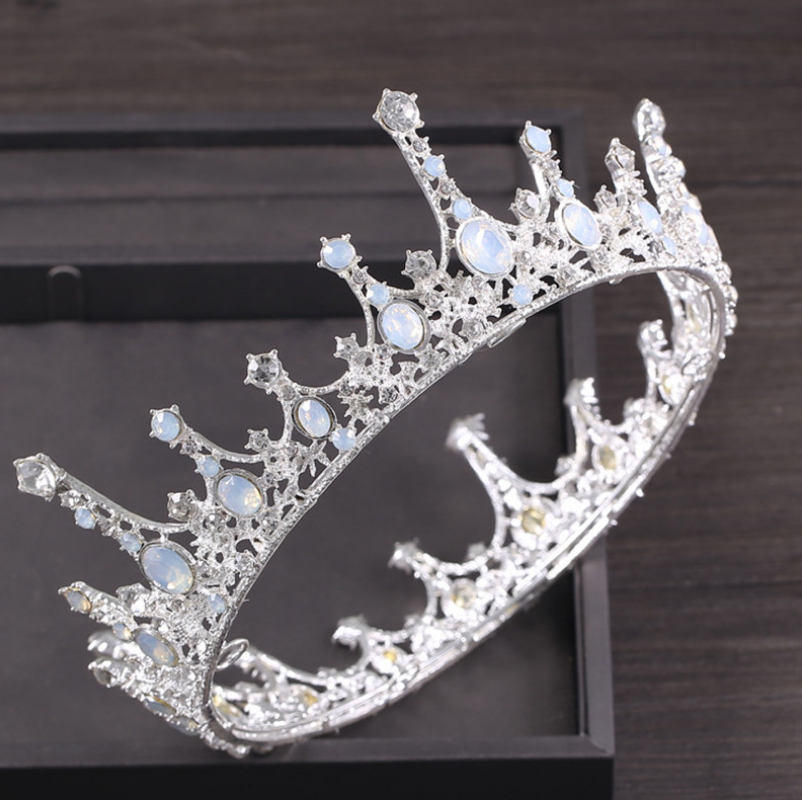 Exquisite Royal Vintage Silver Crown – FairytaleCreators